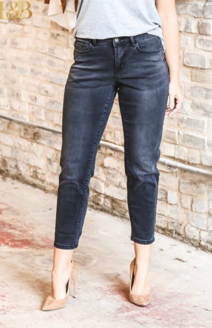 L&B Black Wash Boyfriend Fit Capris | Ella’s Arrow